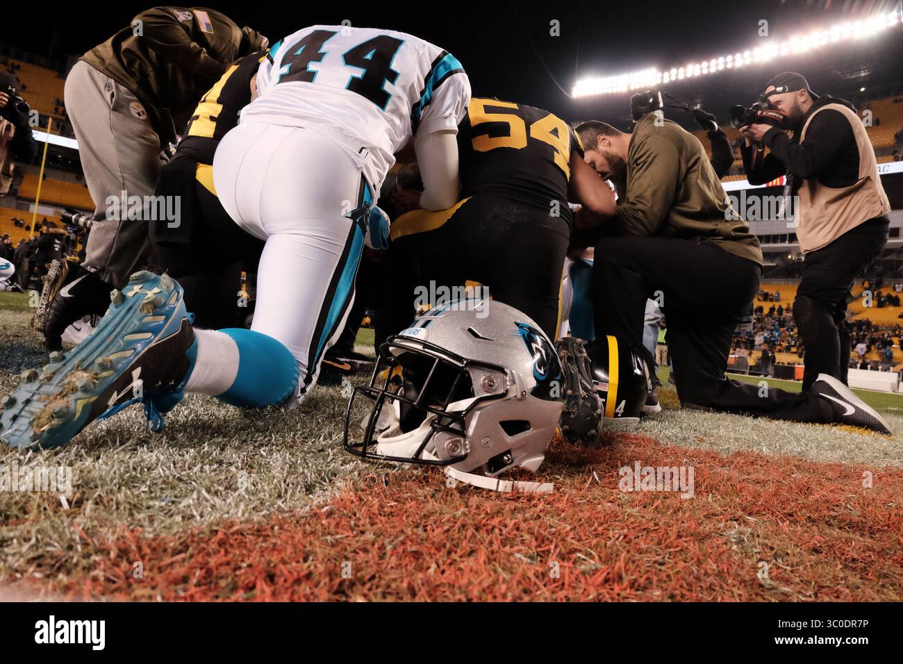 November 8th, 2018: Team prayer after the Pittsburgh Steelers vs ...