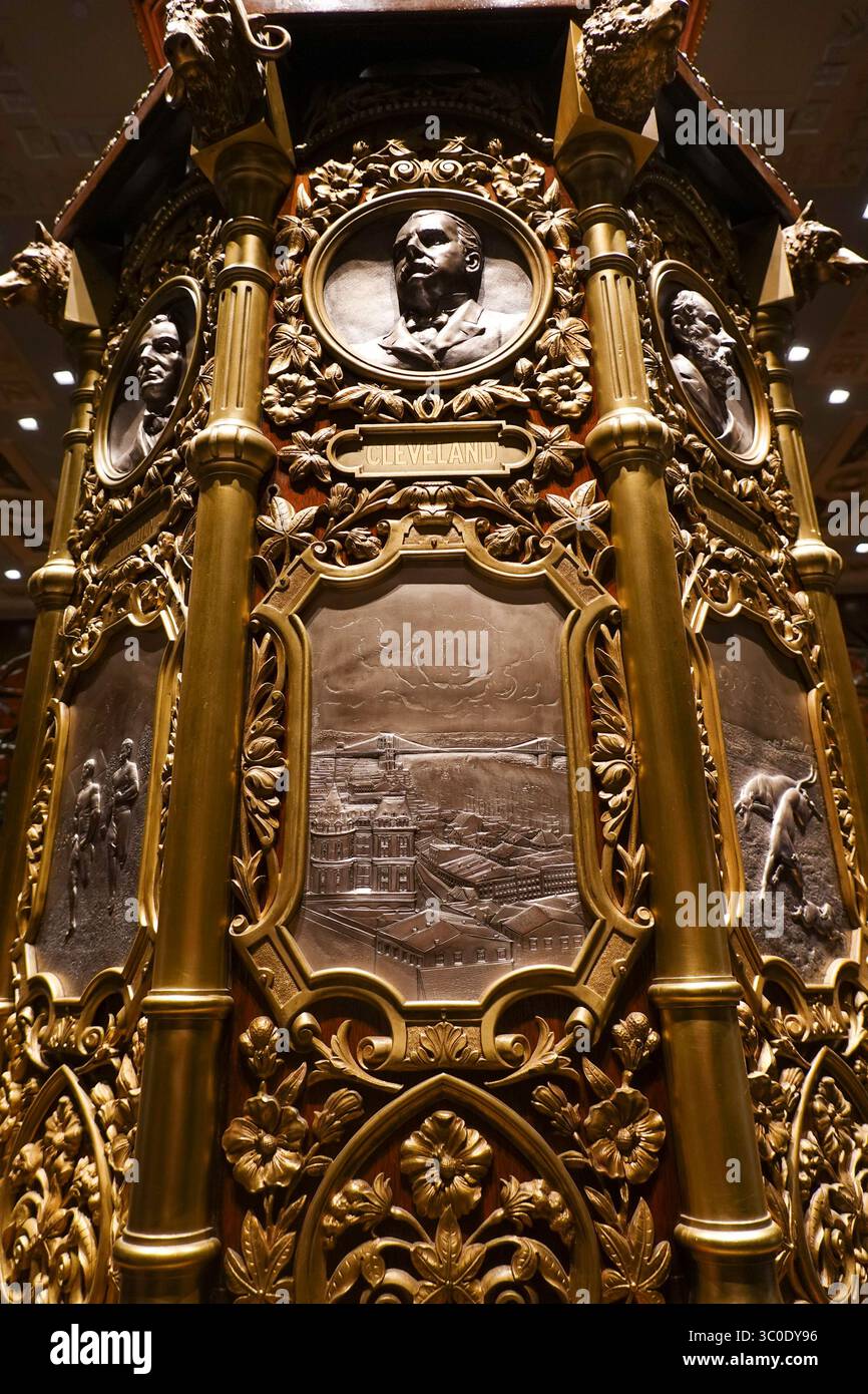 The great Waldorf Astoria clock is a legendary part of New York City ...