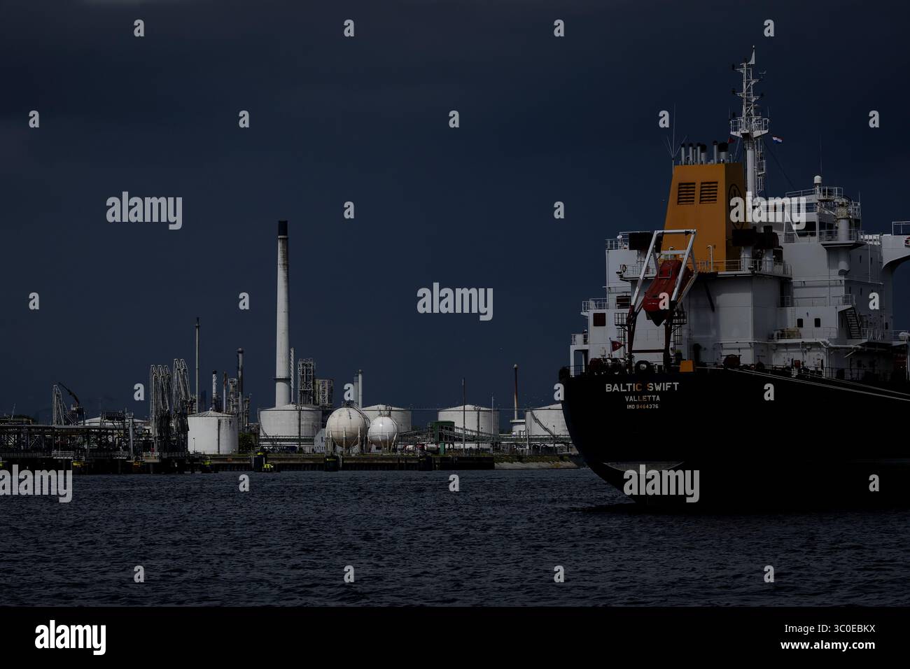 ROTTERDAM - Storage tanks with gas and refineries in Europoort. Cargo ...