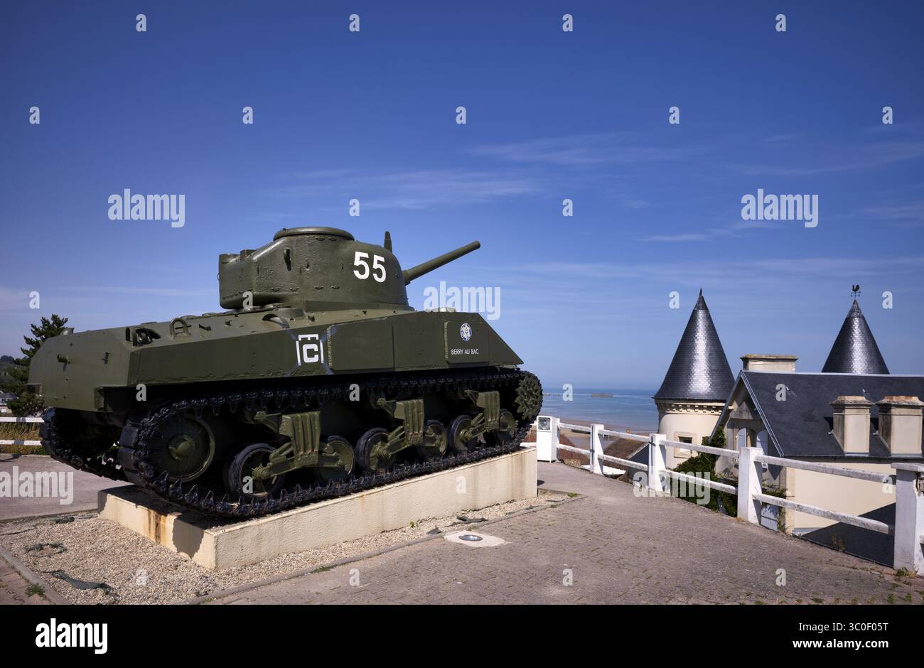 US-American Sherman tank Berry au Bac, emblem of the French liberation ...