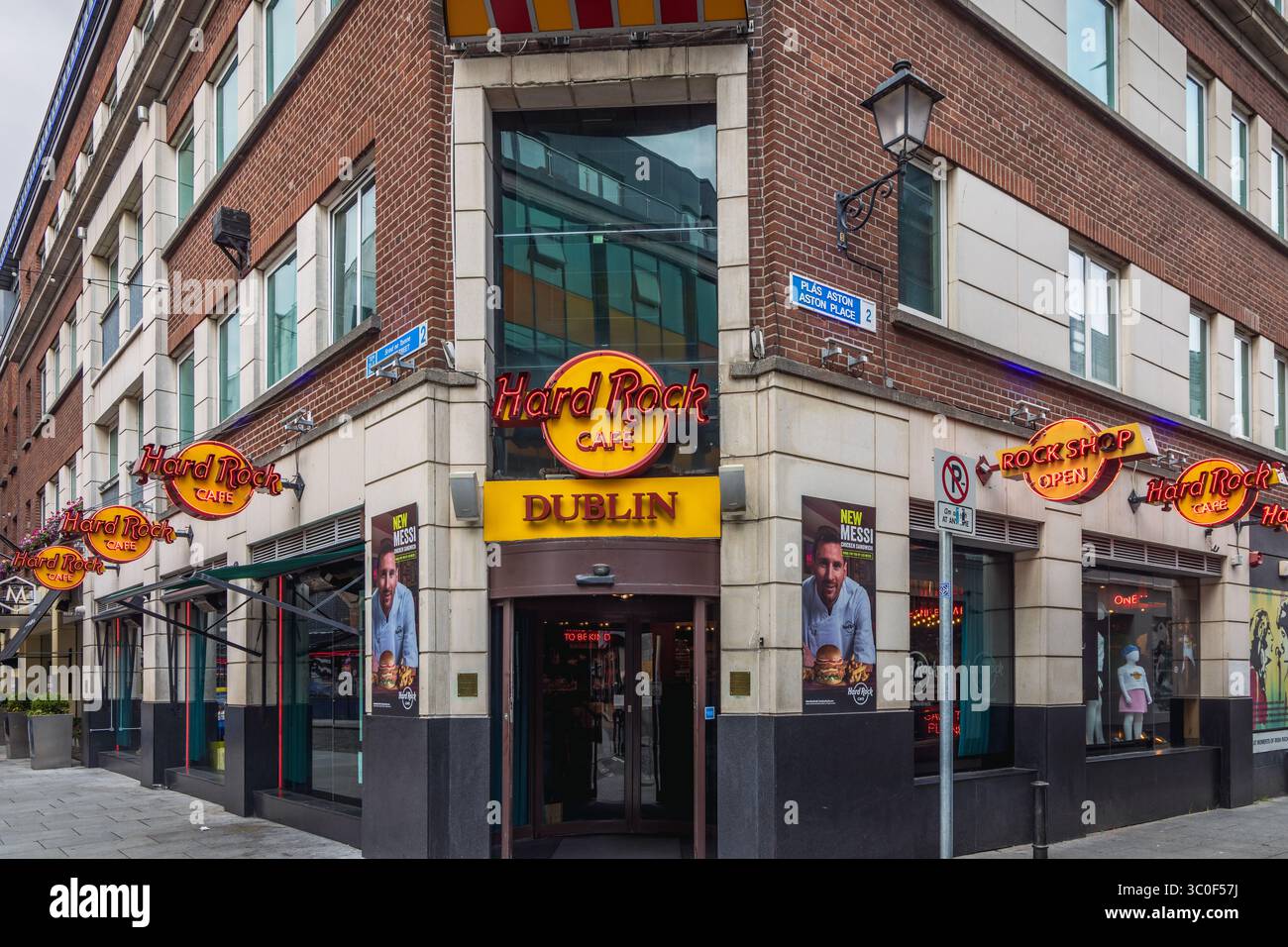 Ireland dublin cafe window hi-res stock photography and images - Alamy
