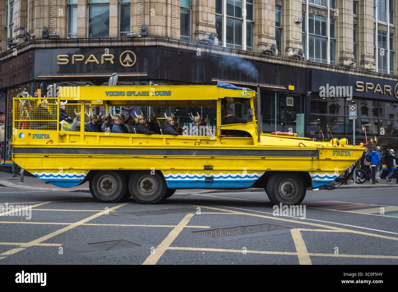 Amphibious splash tours hi-res stock photography and images - Alamy