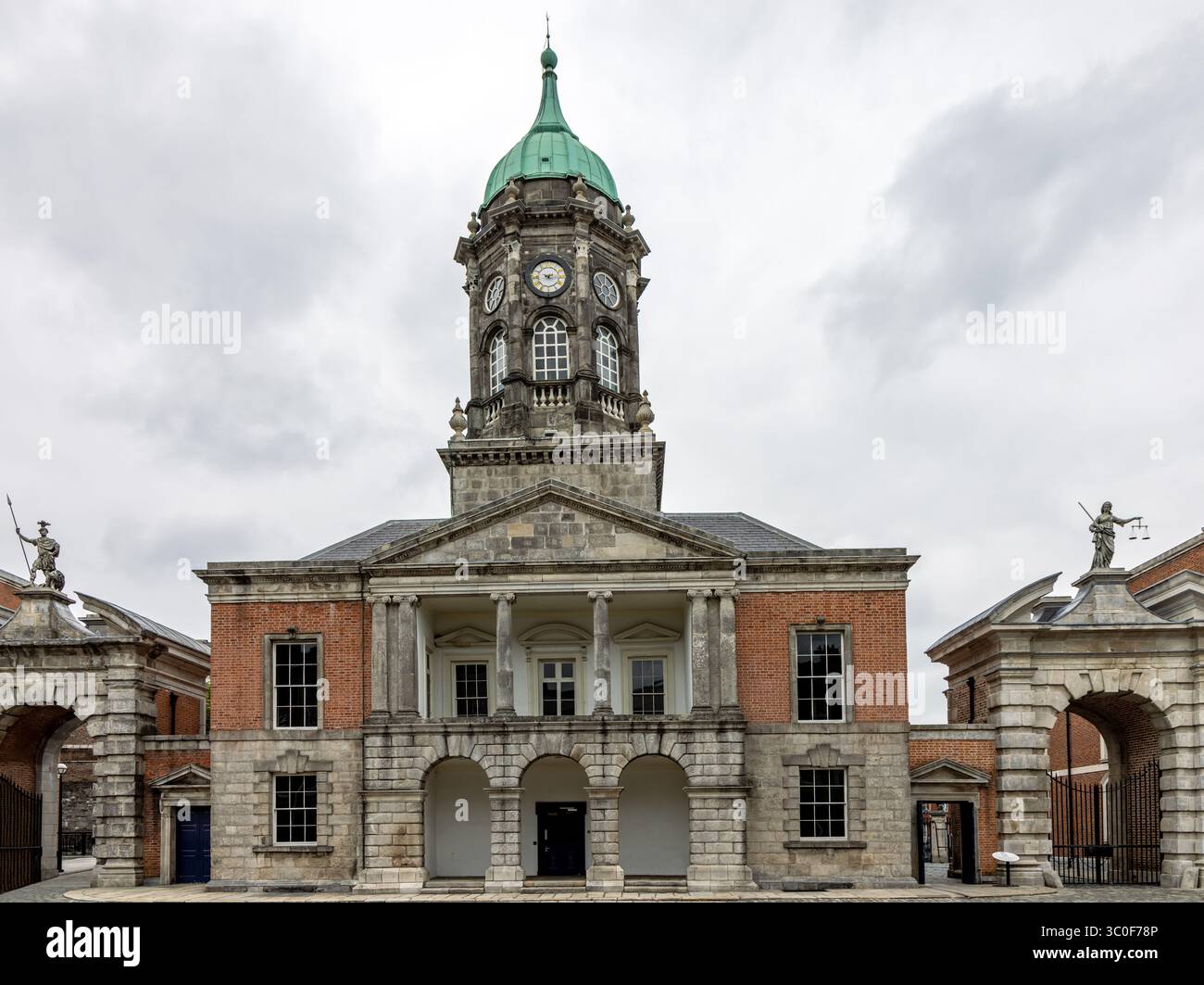 Historic dublin clock hi-res stock photography and images - Alamy