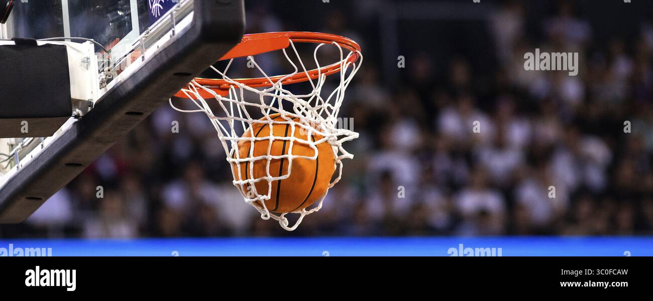 Basketball player scoring ball in hi-res stock photography and images ...