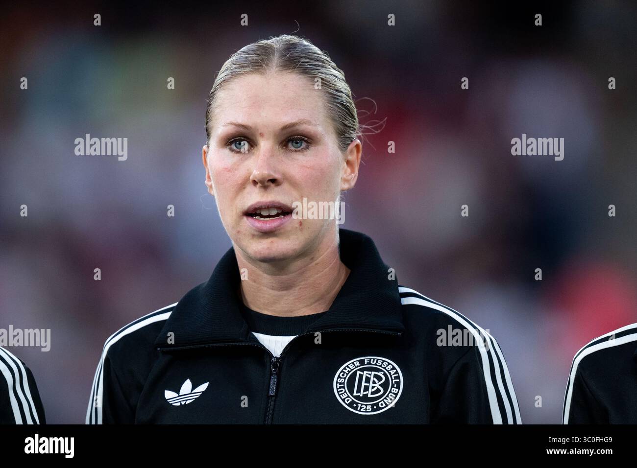 Rebecca Knaak (Deutschland, #04) singt bei der Nationalhymne, SUI ...