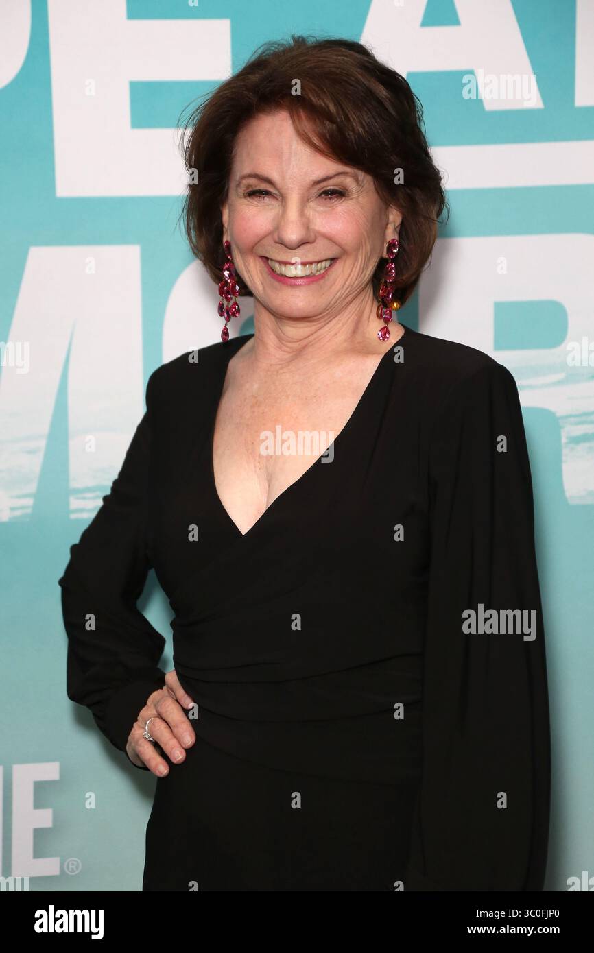 November 14, 2018 - New York, N.Y, USA - CAROLYN MIGNINI at Showtime's ...
