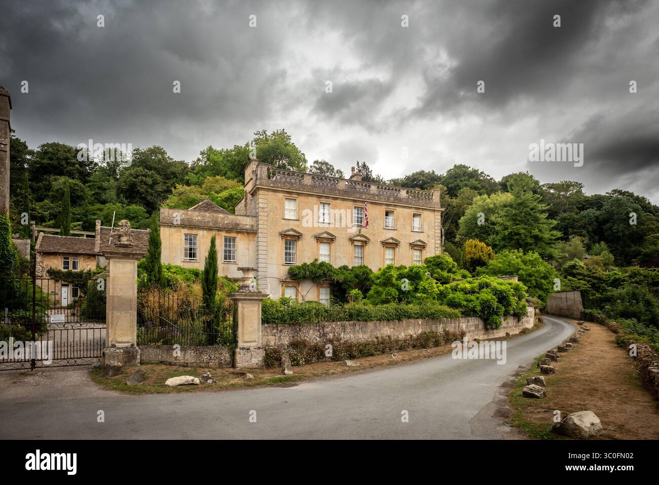 Iford manor house hi-res stock photography and images - Alamy