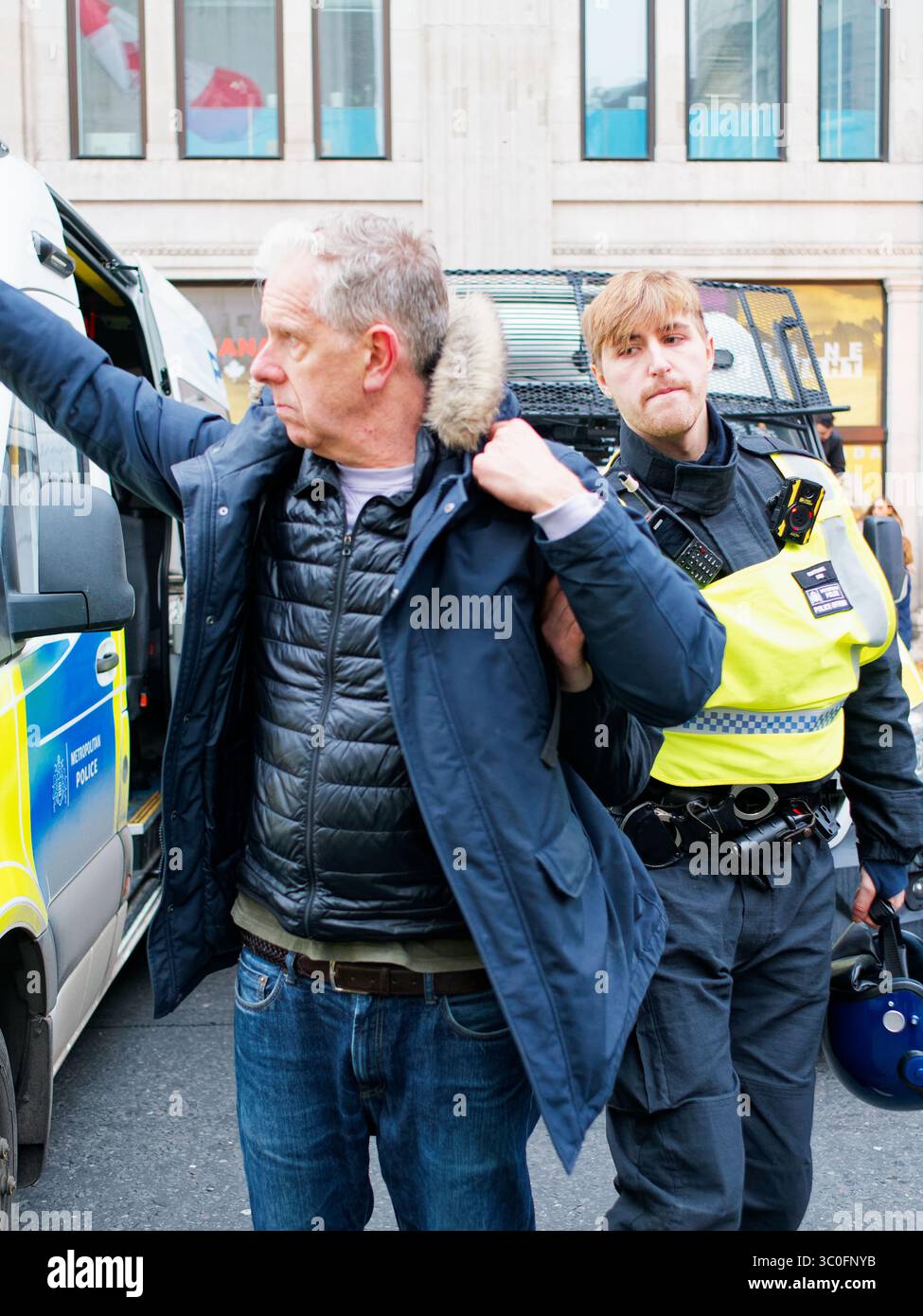 Metropolitan police riot uniform Stock Photo - Alamy