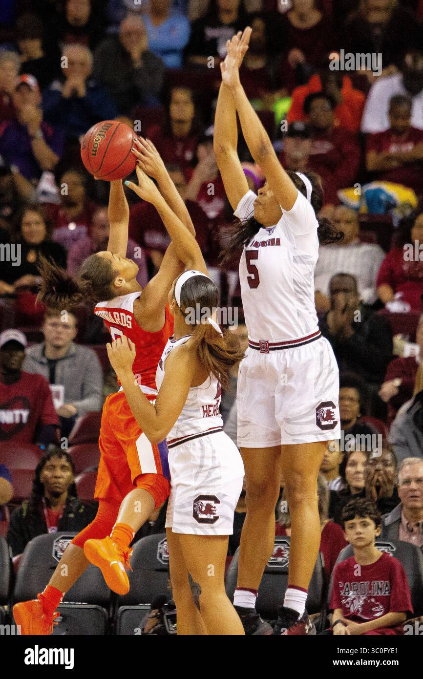 November 15, 2018: Clemson Lady Tigers guard Danielle Edwards (5) tries ...