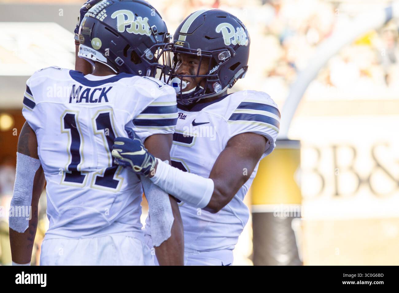 November 17, 2018: Pittsburgh Panthers wide receiver Taysir Mack (11 ...