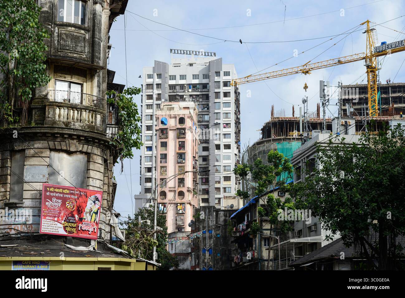 INDIA, Mumbai, Grant Road, old british colonial building in contrast ...