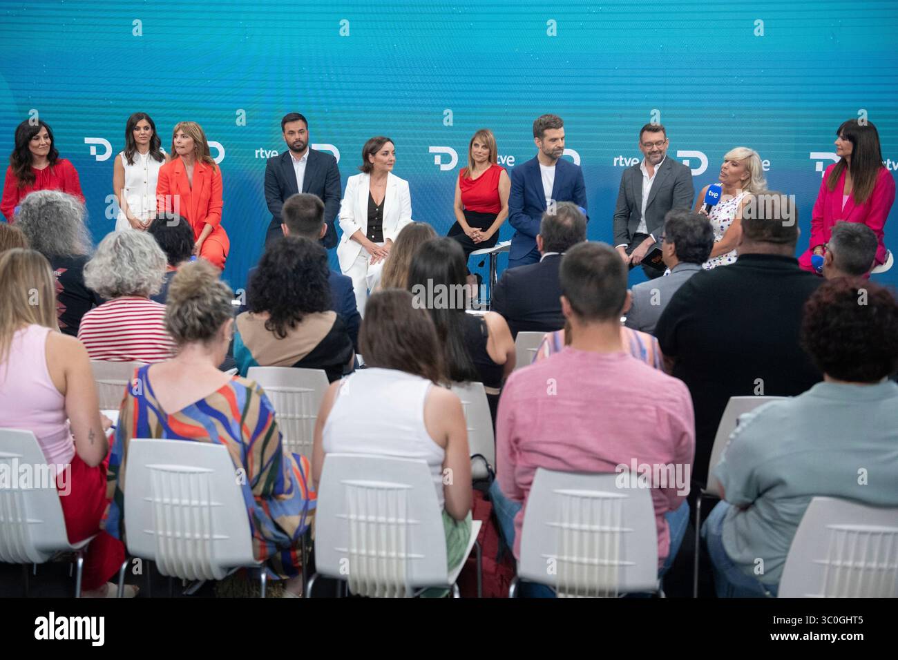 The new news team during the presentation of the new features and faces ...