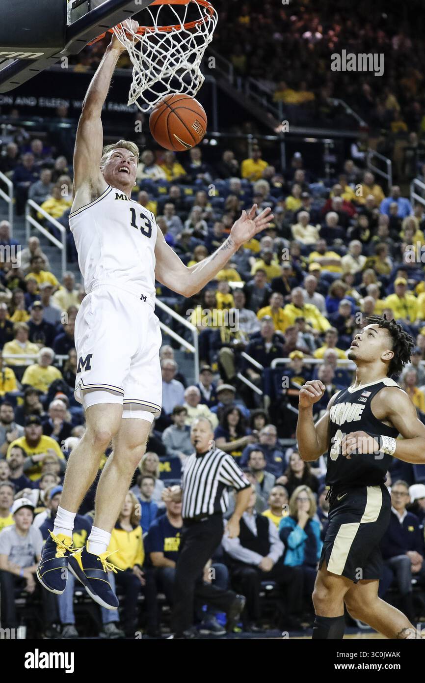 December 1, 2018 - MI, USA - Michigan forward Ignas Brazdeikis (13 ...