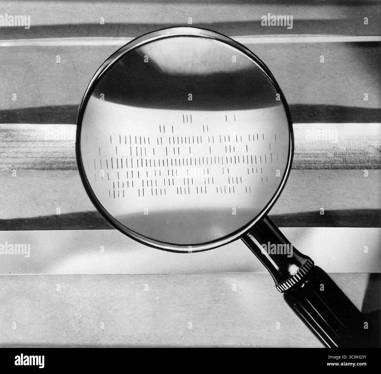 Magnifying glass showing details hi-res stock photography and images ...
