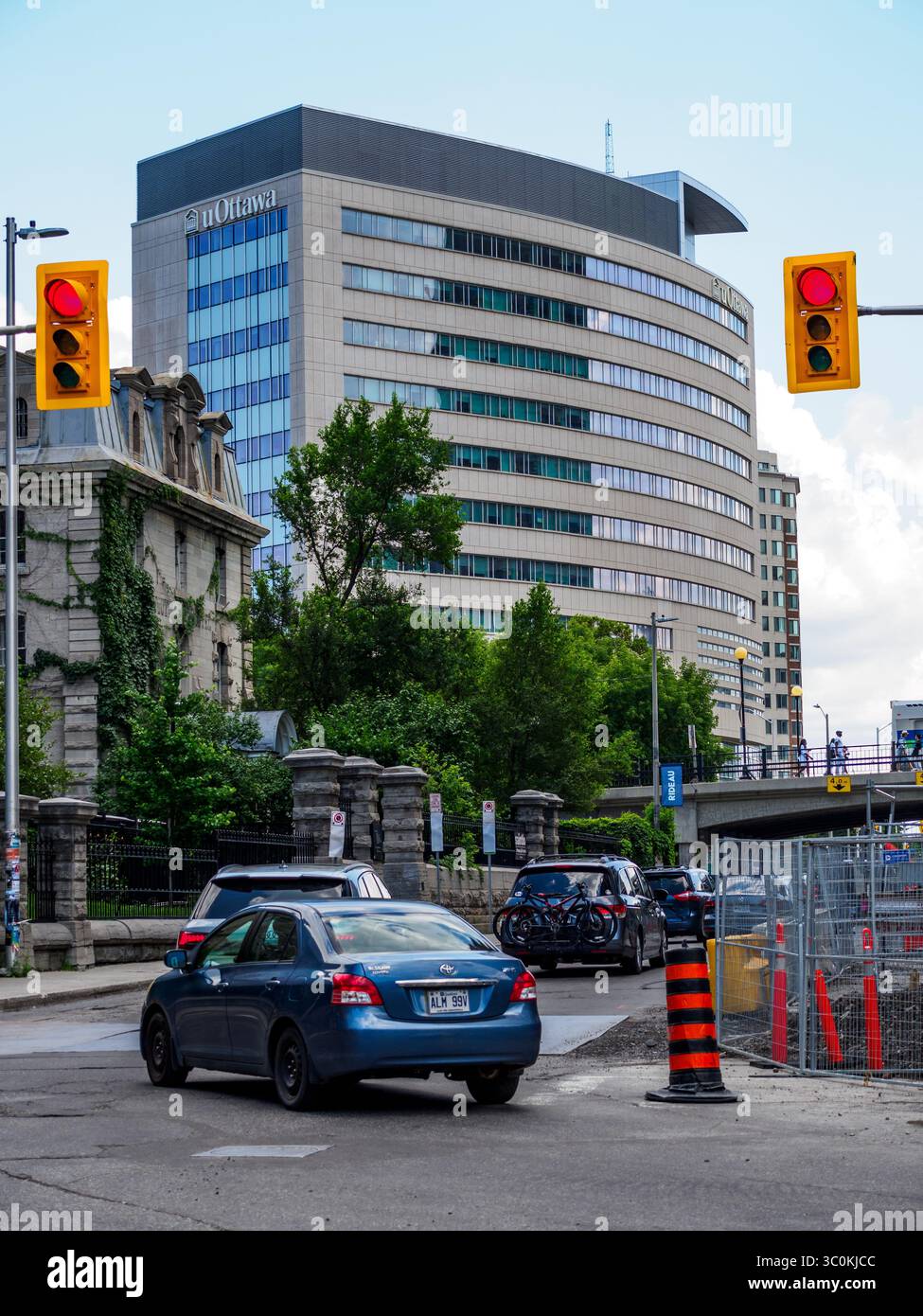 Desmarais building uottawa hi-res stock photography and images - Alamy