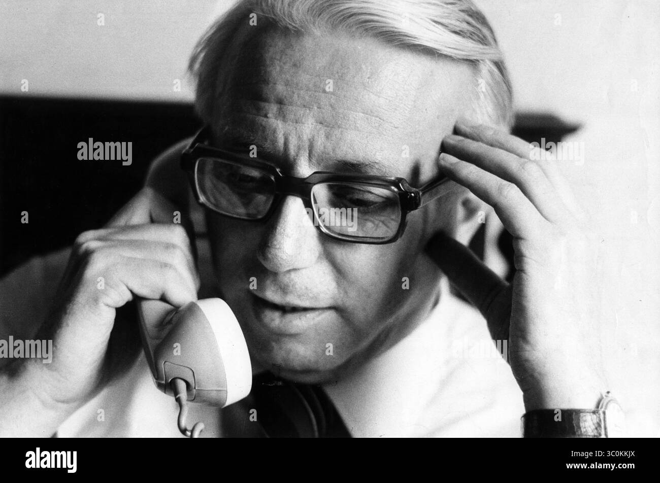 Italian journalist, writer and TV presenter Enzo Biagi making a phone ...