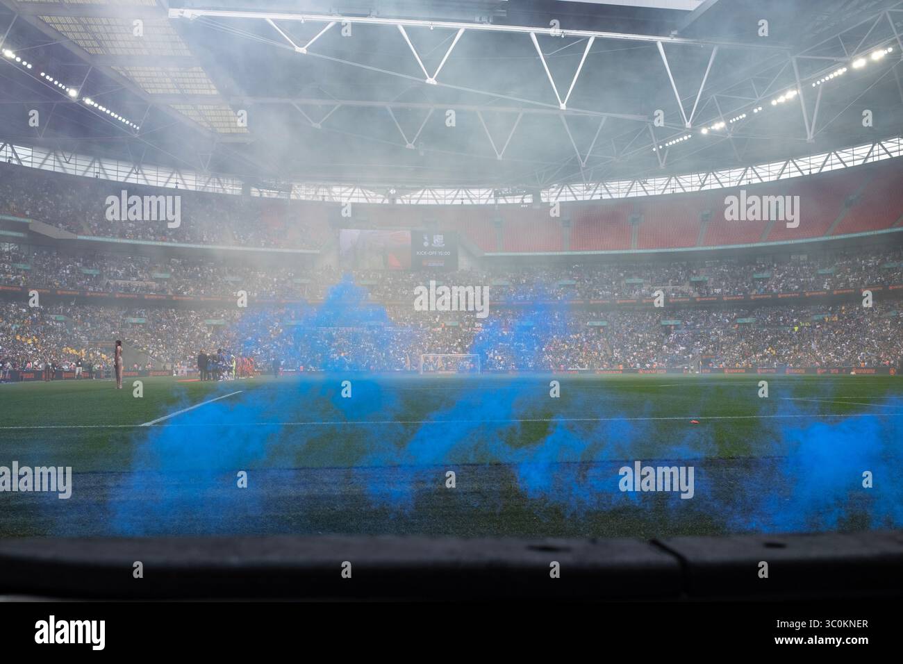 Smoke bomb on pitch hi-res stock photography and images - Alamy