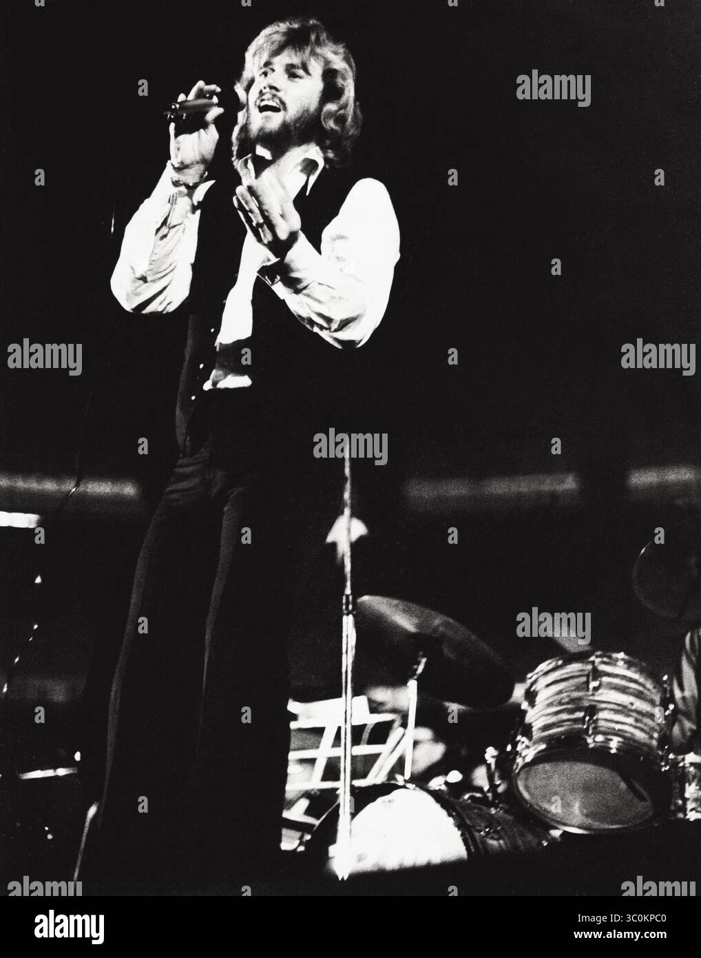 Bee gees 1970s hi-res stock photography and images - Alamy
