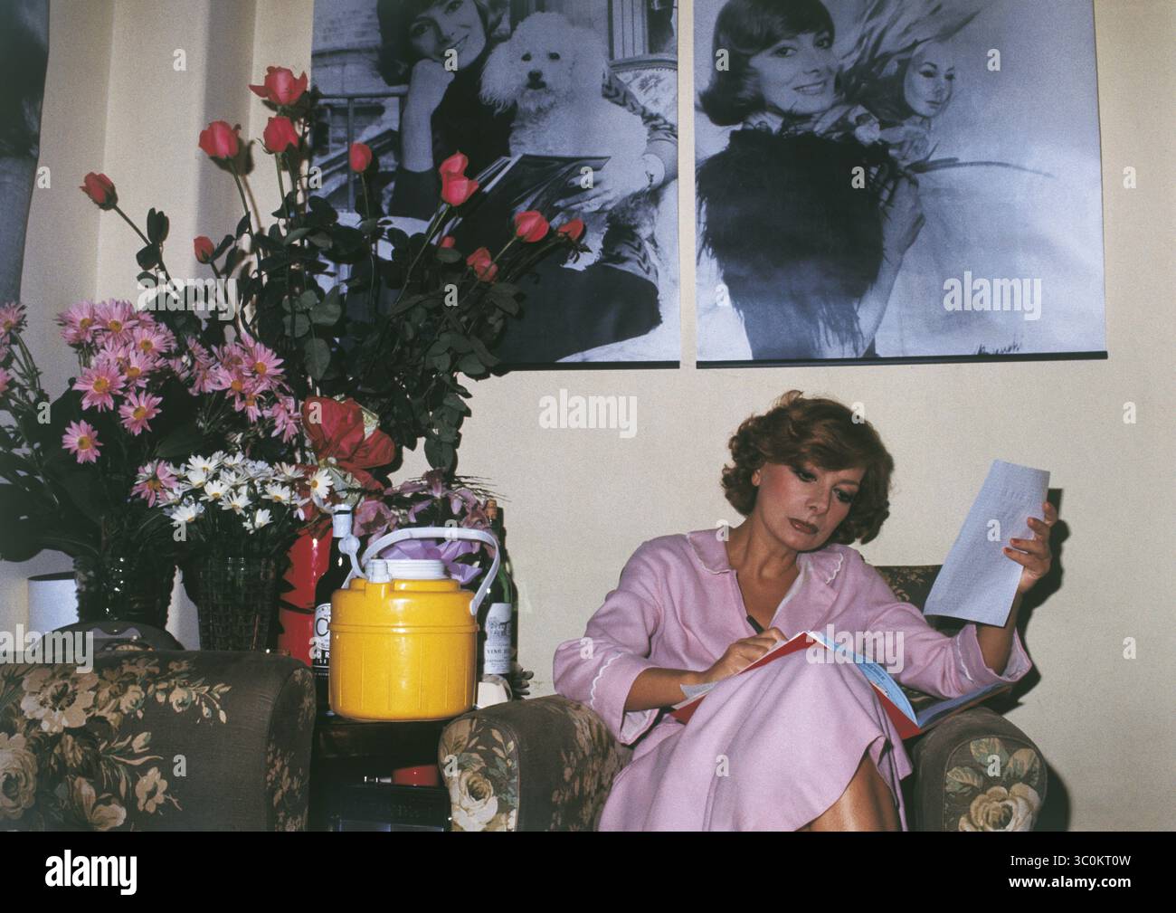 The Italian actress Rossella Falk writing on a piece of paper in her ...