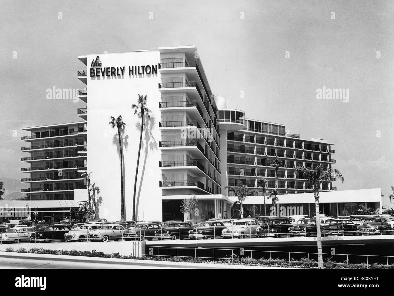 View of the Beverly Hilton Hotel. Beverly Hills, 1950s (Credit Image ...