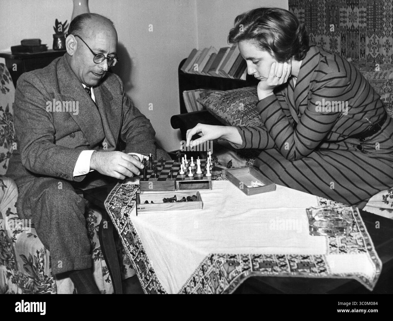 The Italian communist senator Umberto Terracini playing chess with his ...
