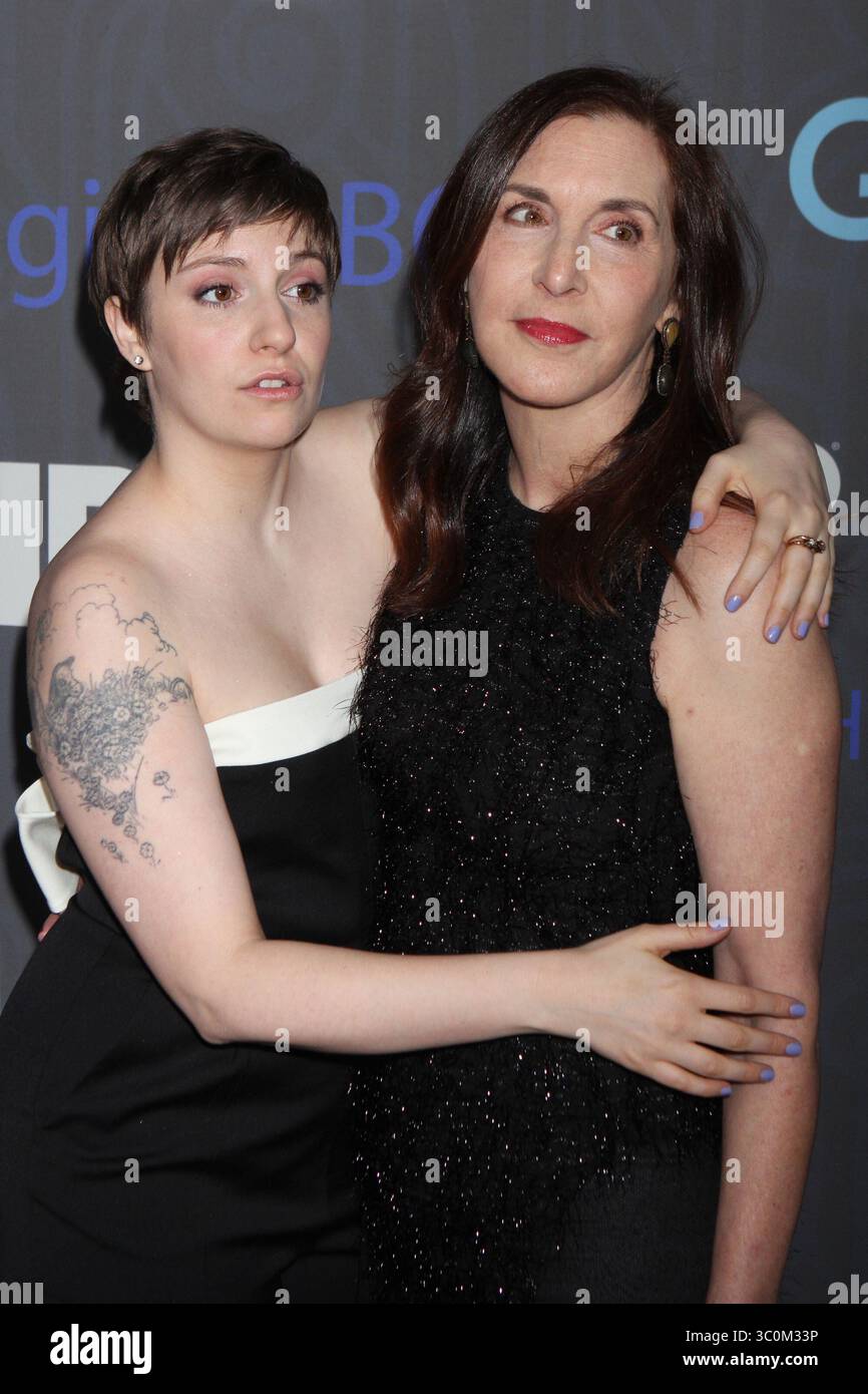 Lena Dunham and mother Laurie Simmons attend the premiere of HBO's ...