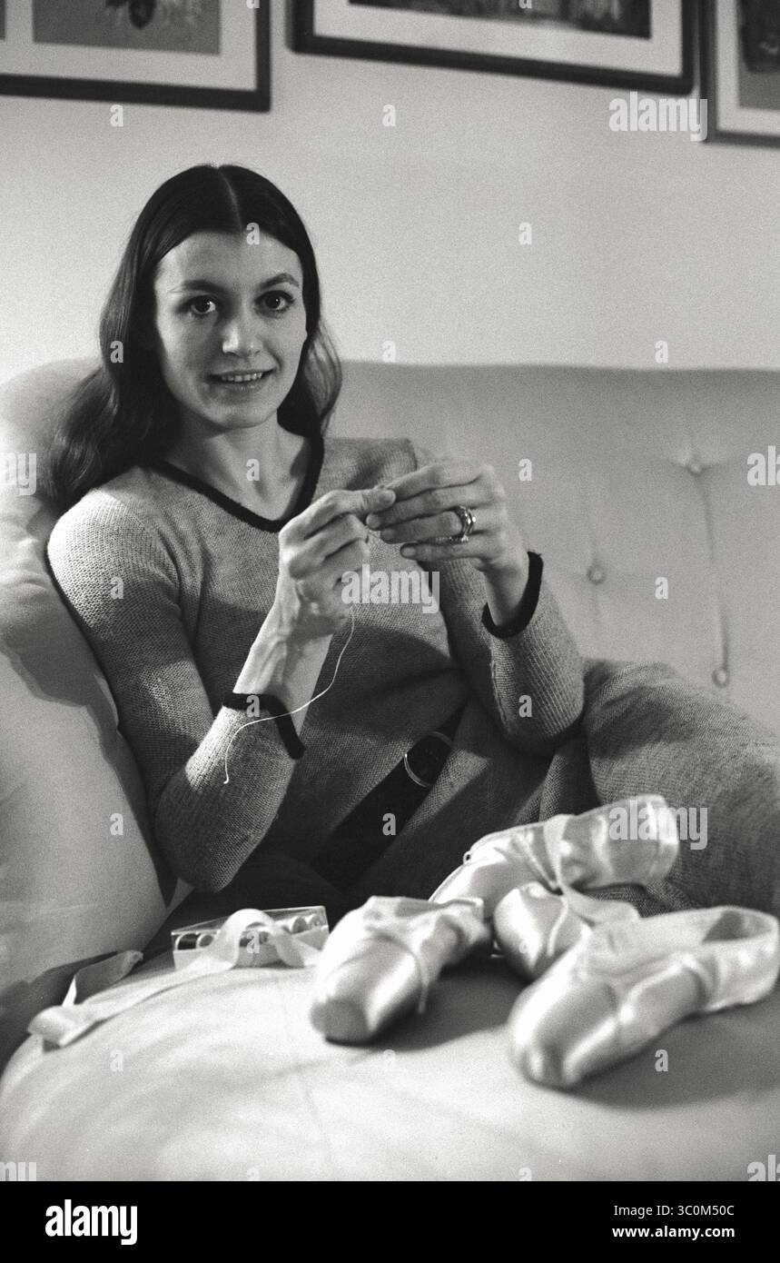 Portrait of the ballet dancer Carla Fracci, interviewed in her mansard ...