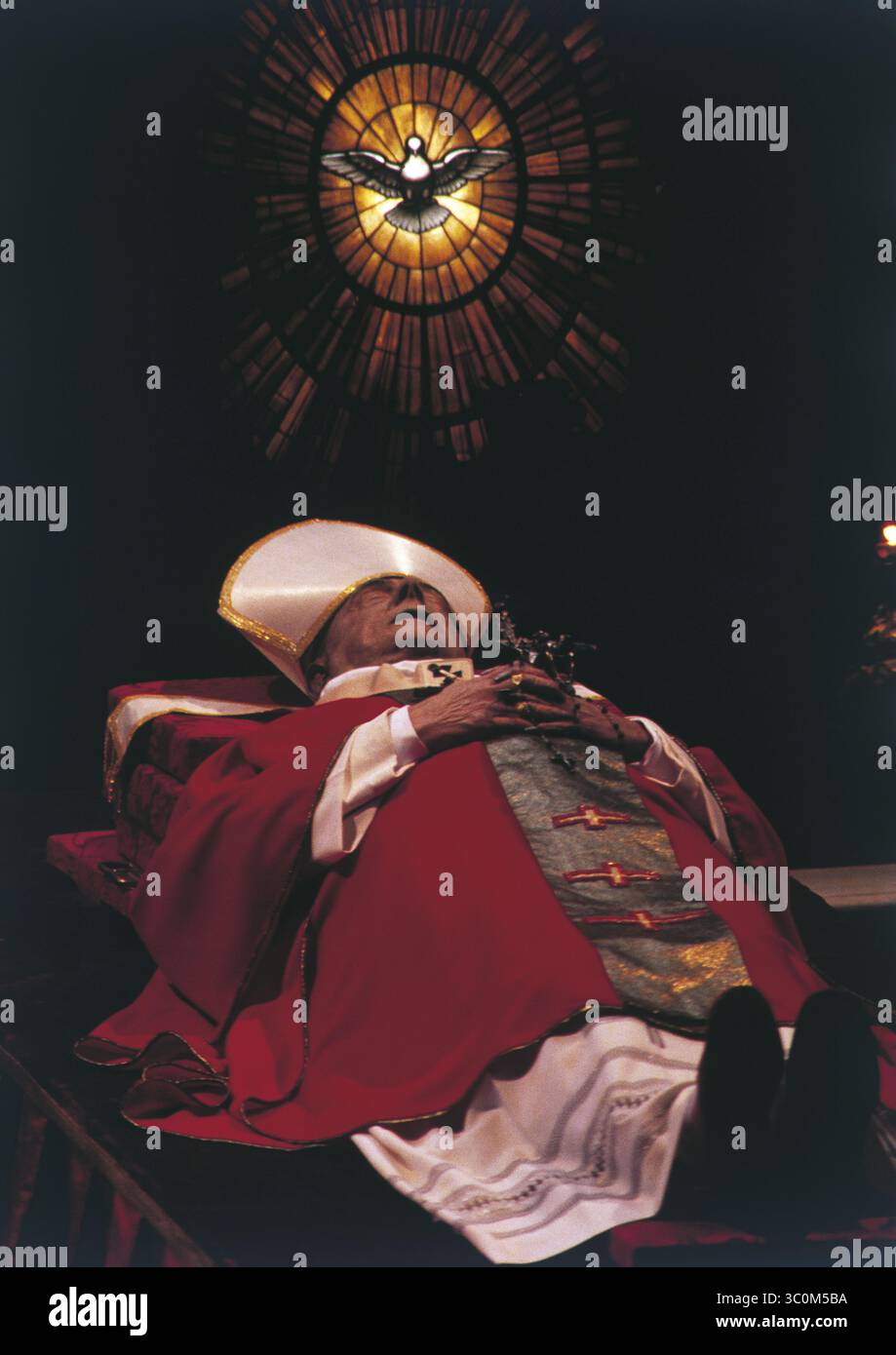 The body of Pope Paul VI, born Giovanni Montini, displayed for the ...