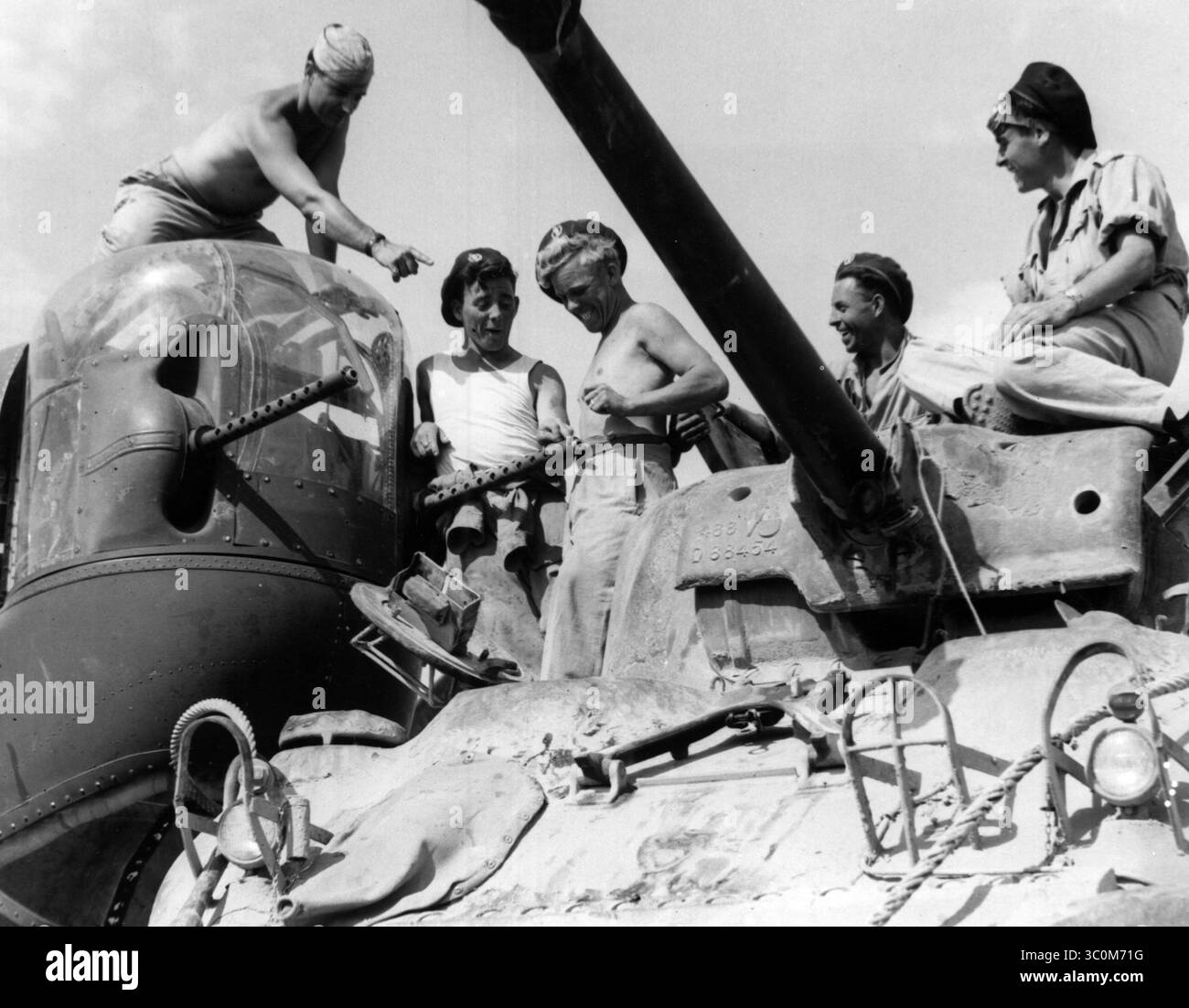 Italian tankmen comparing the 75 mm light gun of their tanks with the ...