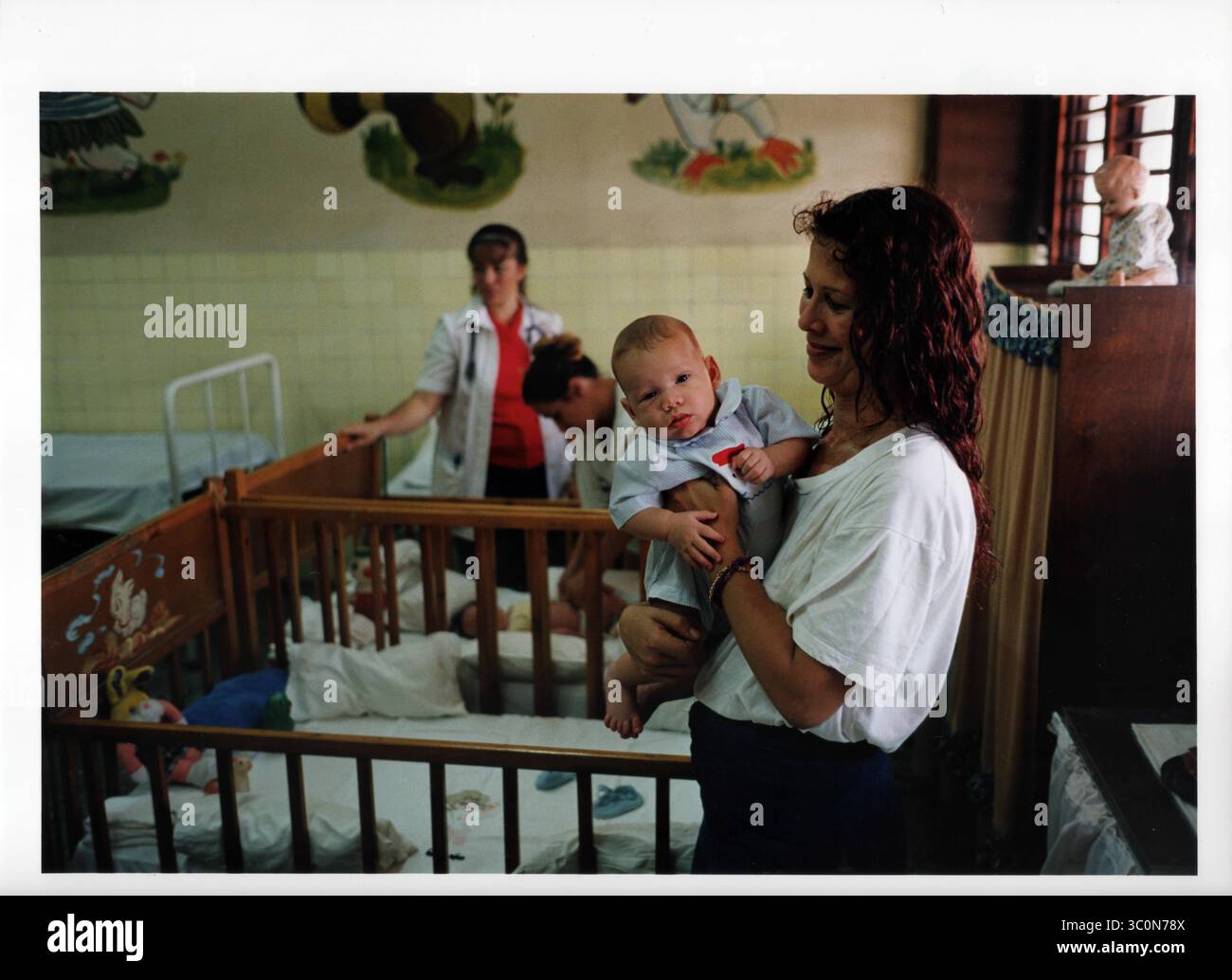 Female prisoner with her son inside the Manto Negro, the most famous ...