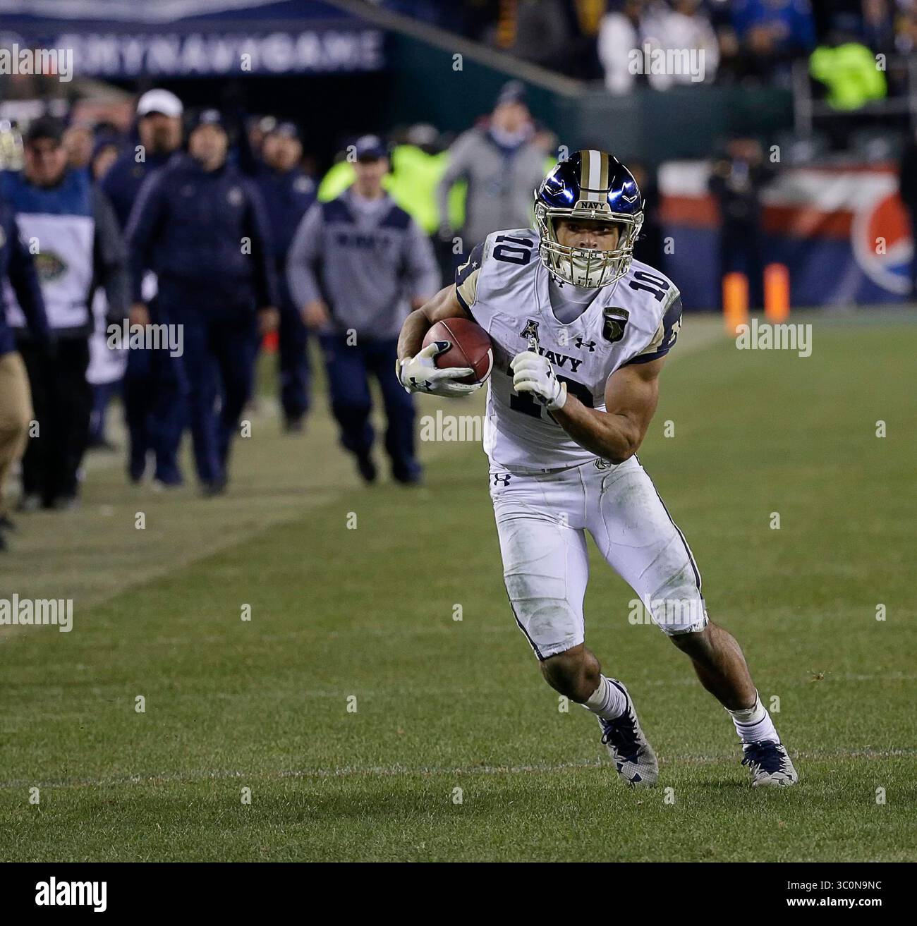December 8, 2018: Navy Midshipmen QB #10 Malcolm Perry runs with the ...