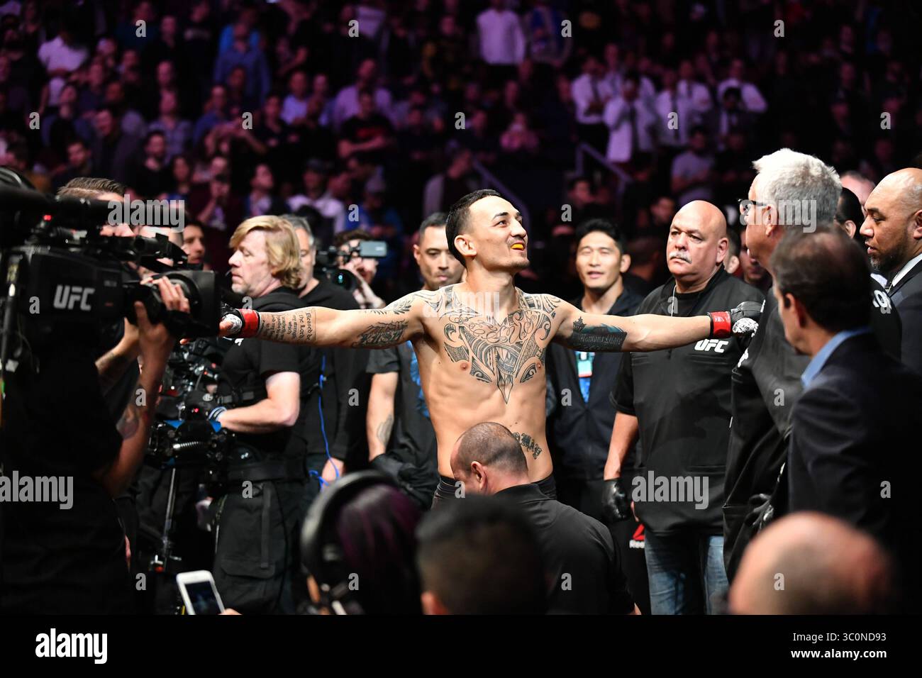 December 9, 2018 - Toronto, Ontario, Canada - Featherweight BRIAN ...