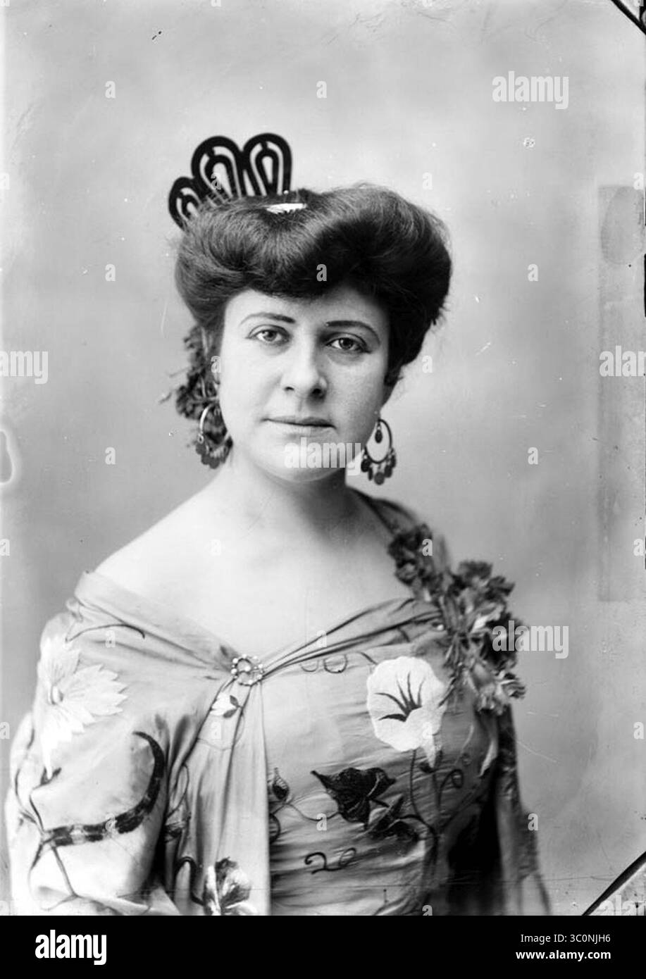 Maria Verger, fotografiada per Antoni Esplugas Stock Photo - Alamy