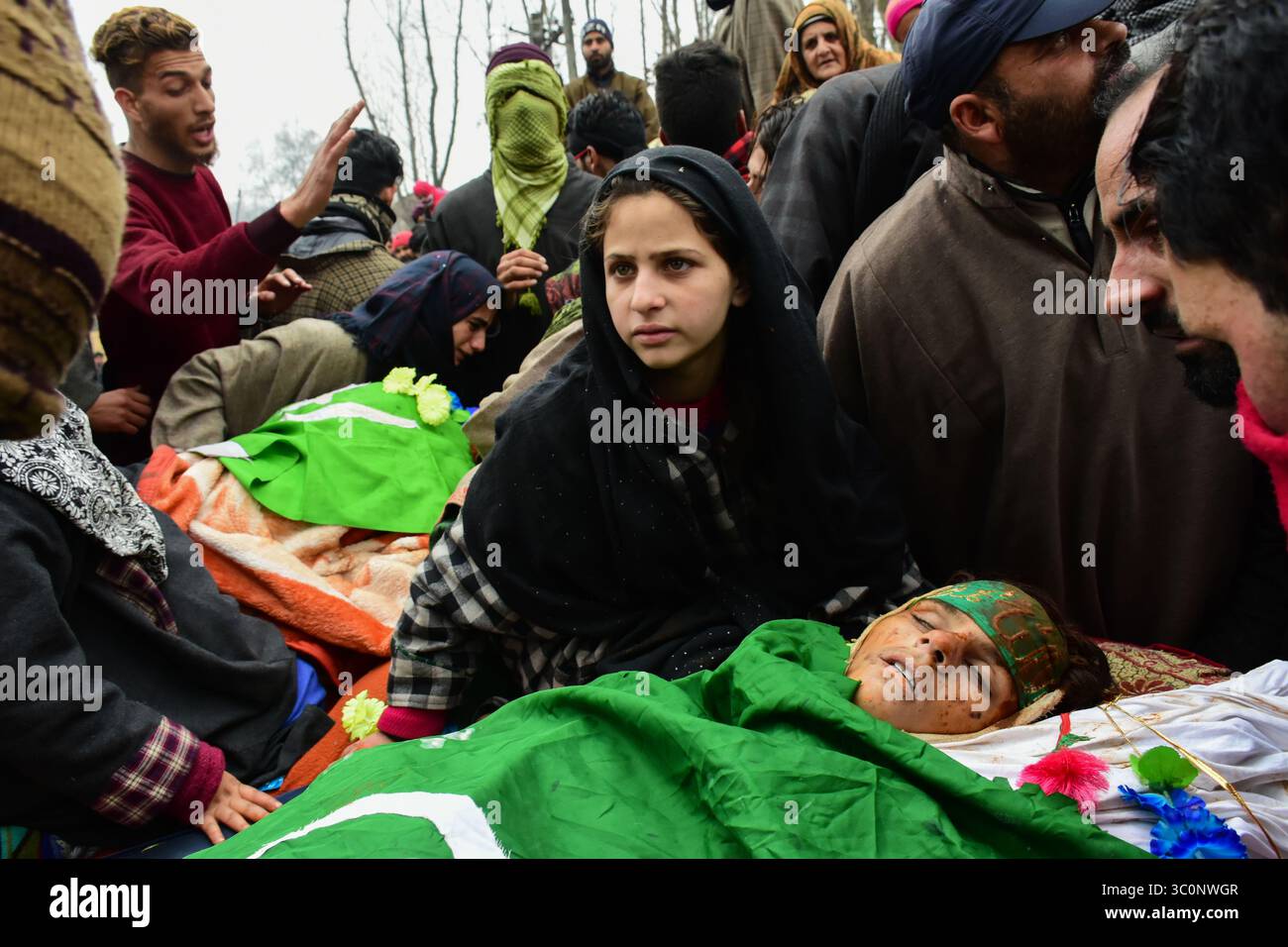 December 10, 2018 - Thousands of mourners carry the body of alleged rebels Mudasir Parray, 14 ...