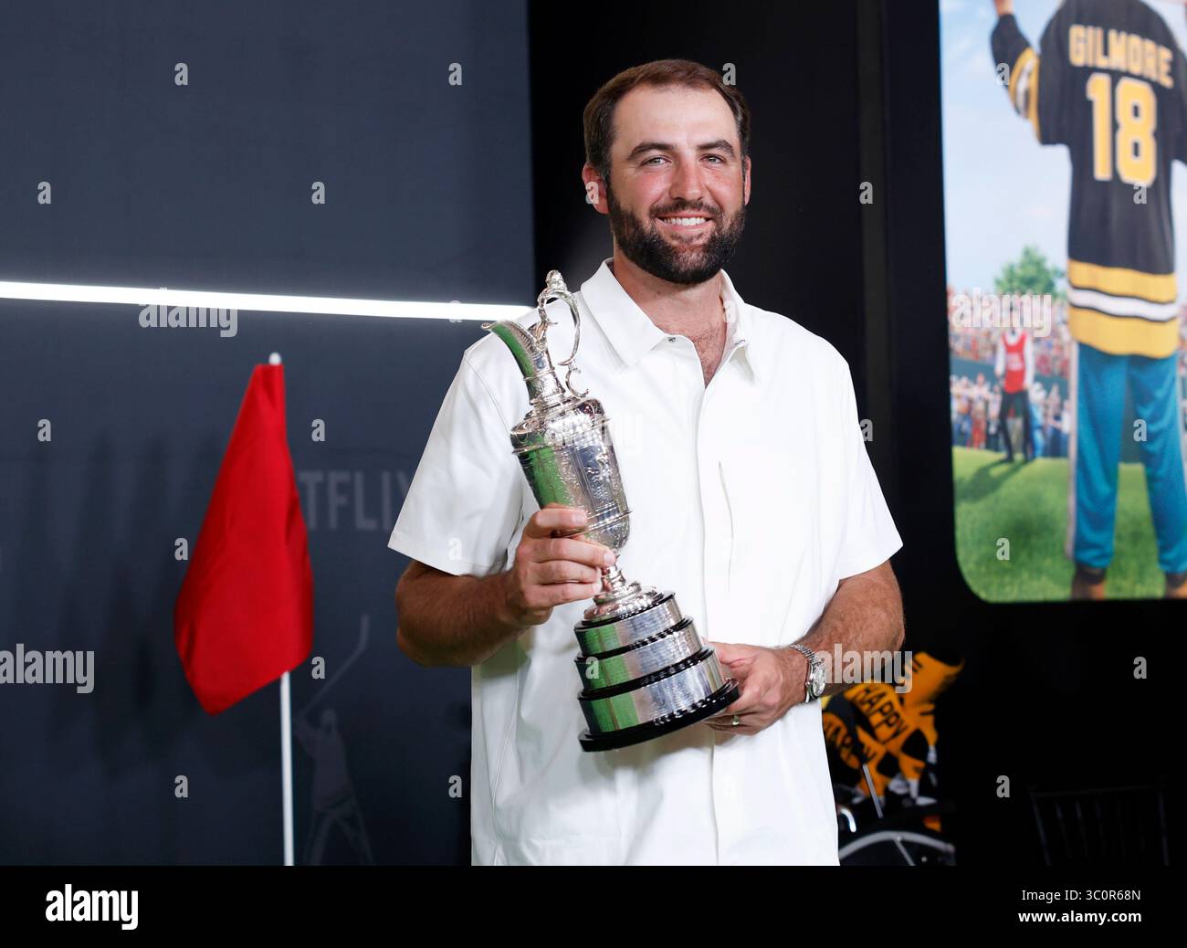 Scottie Scheffler arrives on the red carpet with the Claret Jug at the ...