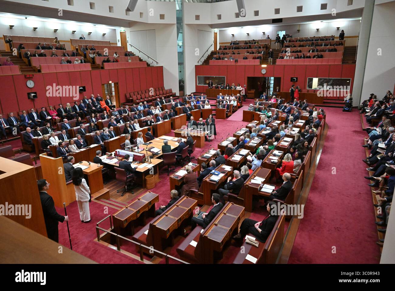 Members and senators take their seats in the Senate chamber for the ...