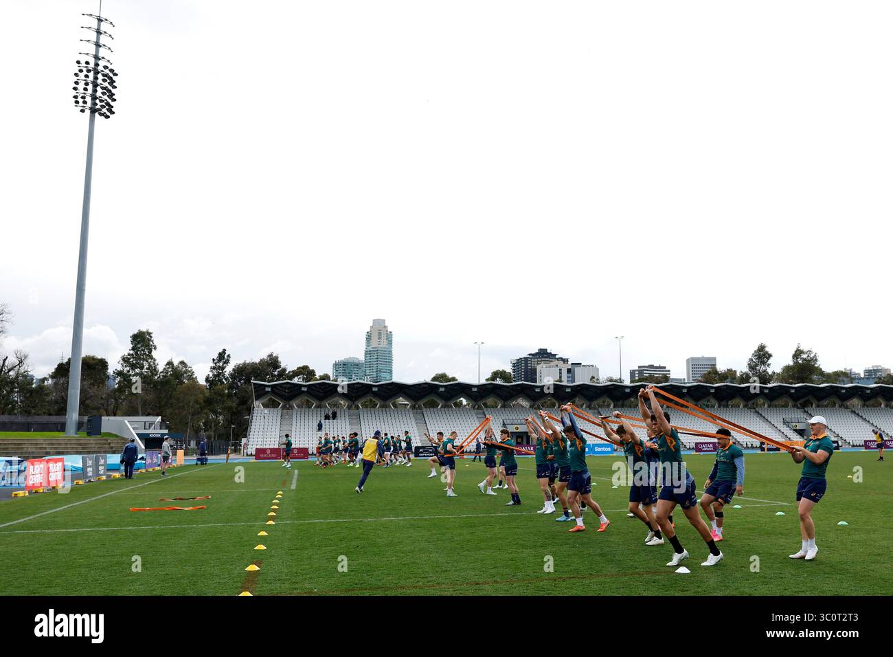 Players train during an Australian Wallabies rugby union training ...