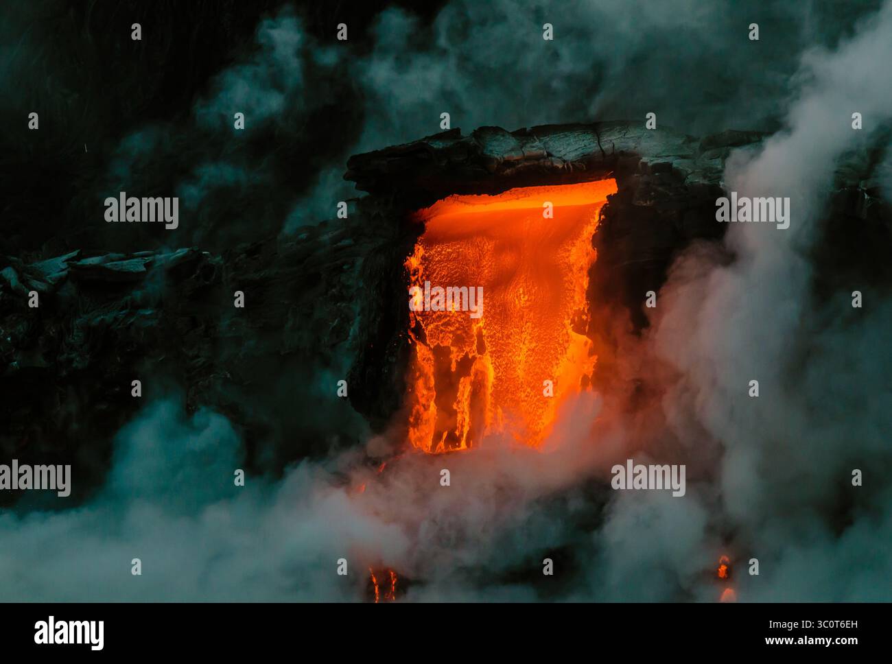 Active Lava Flow from Kilauea Volcano – Fiery Eruption in Hawaii ...