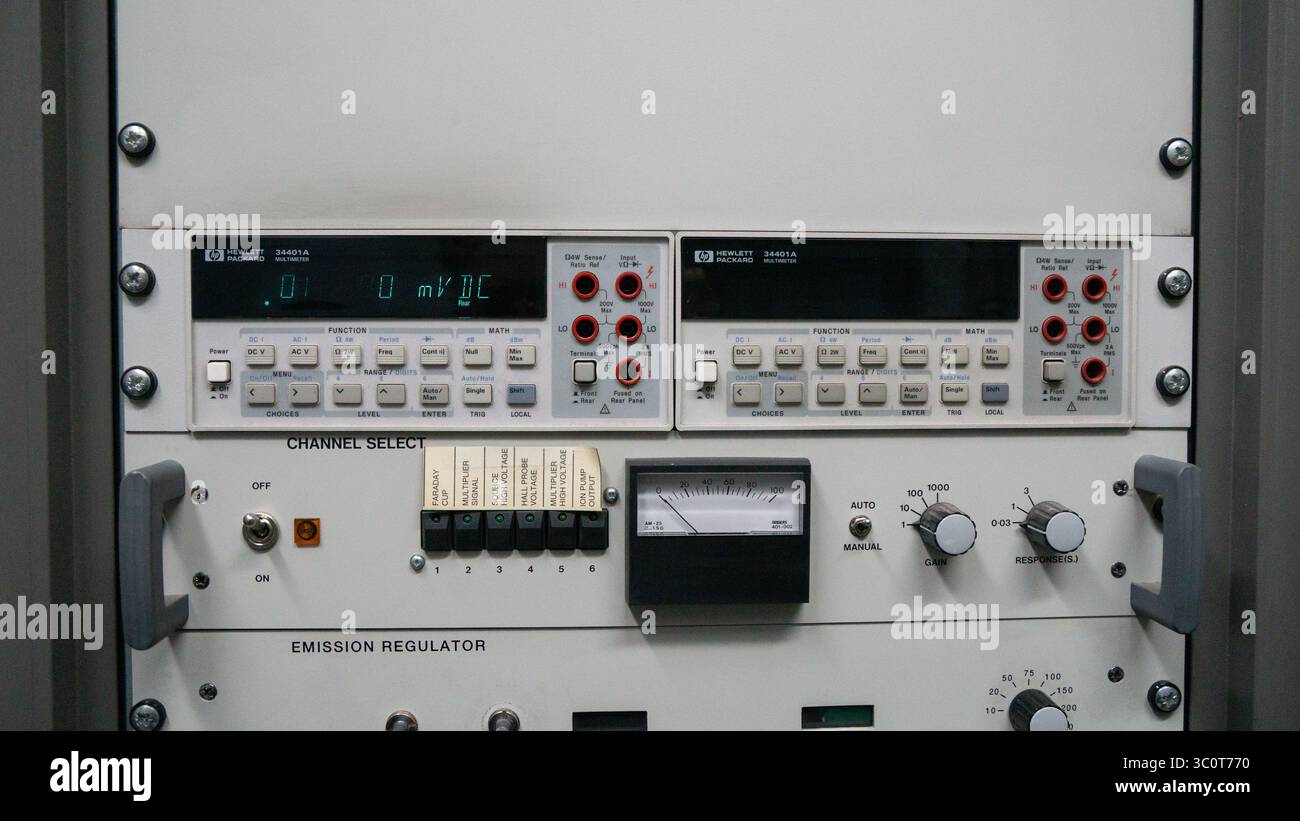Mass spectrometer old hi-res stock photography and images - Alamy