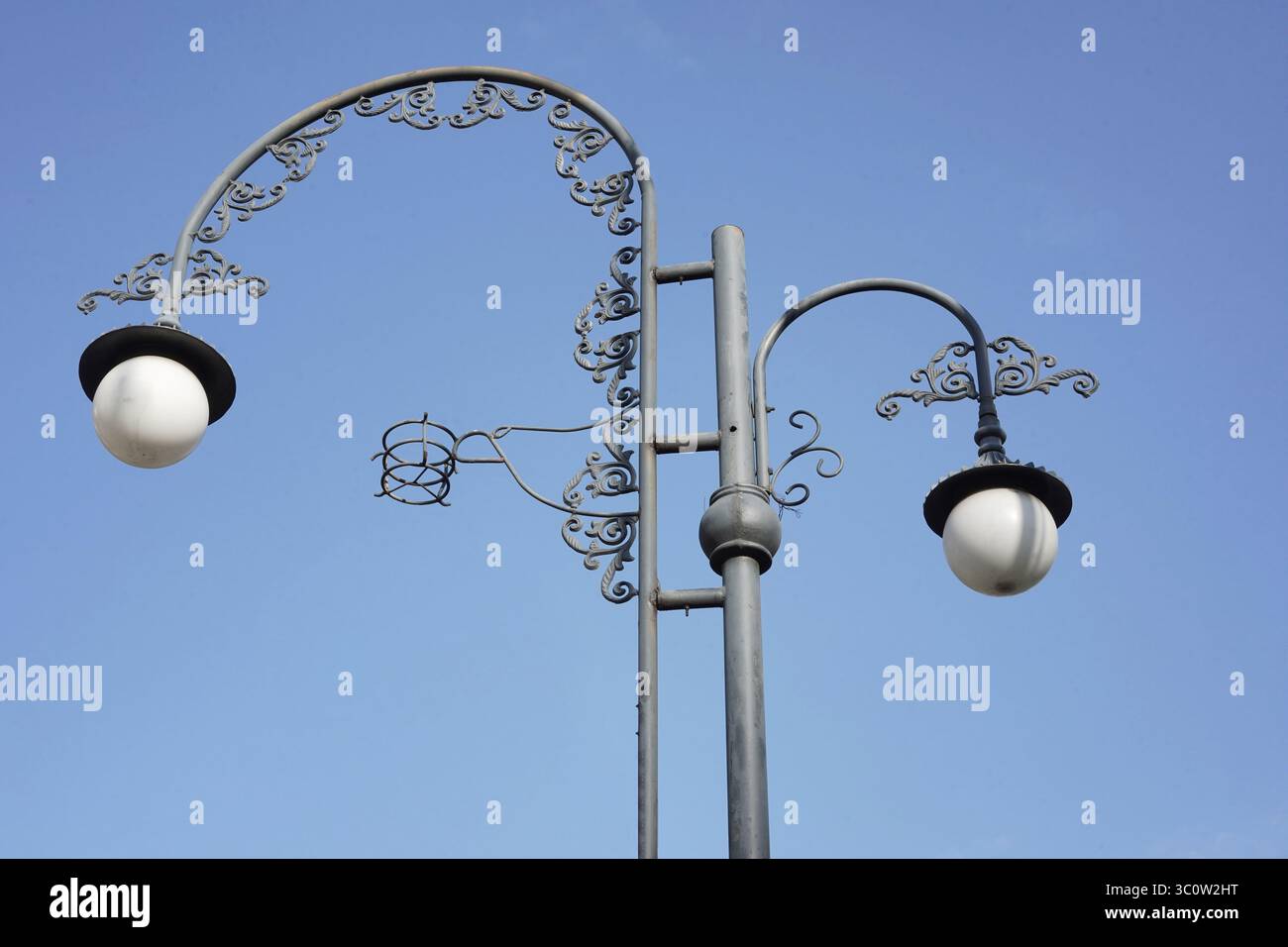 Wrought iron street light hi-res stock photography and images - Alamy