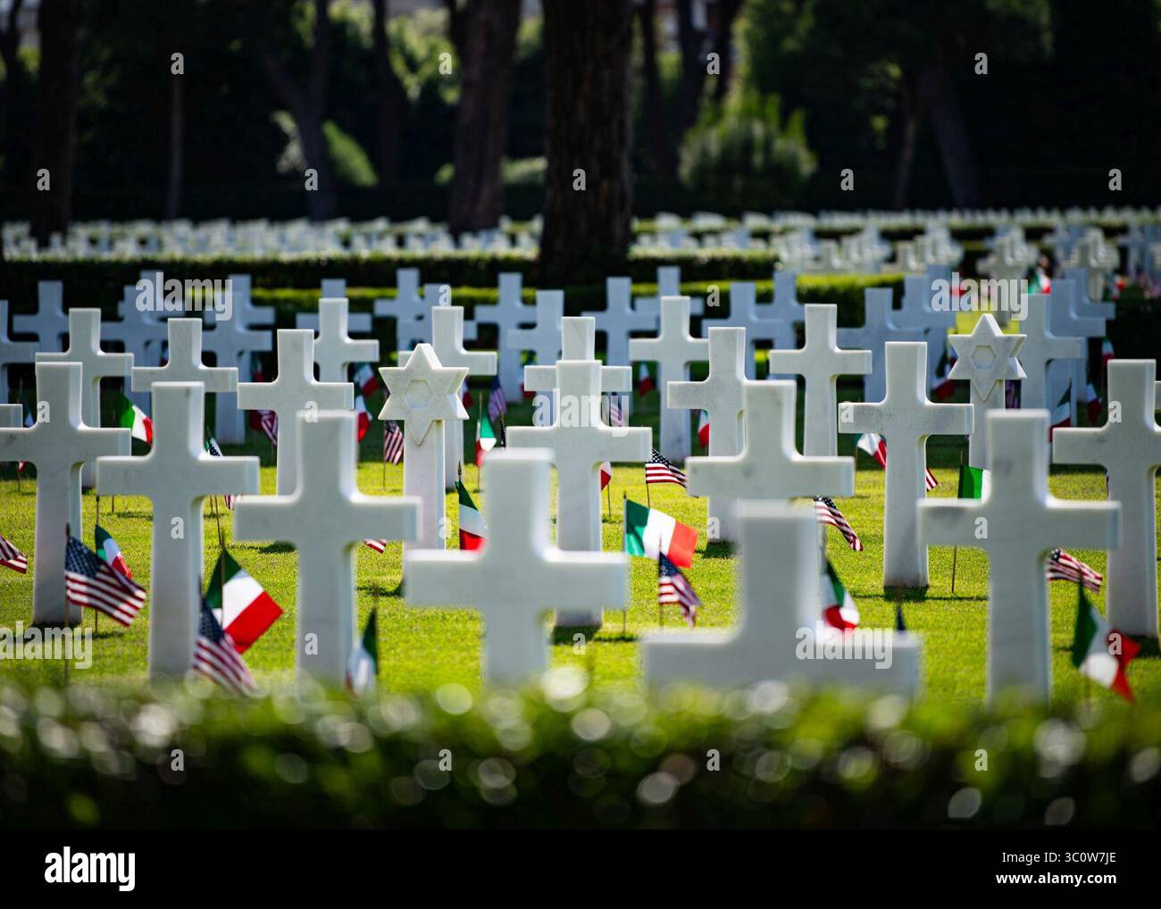 American cemetery rome hi-res stock photography and images - Alamy