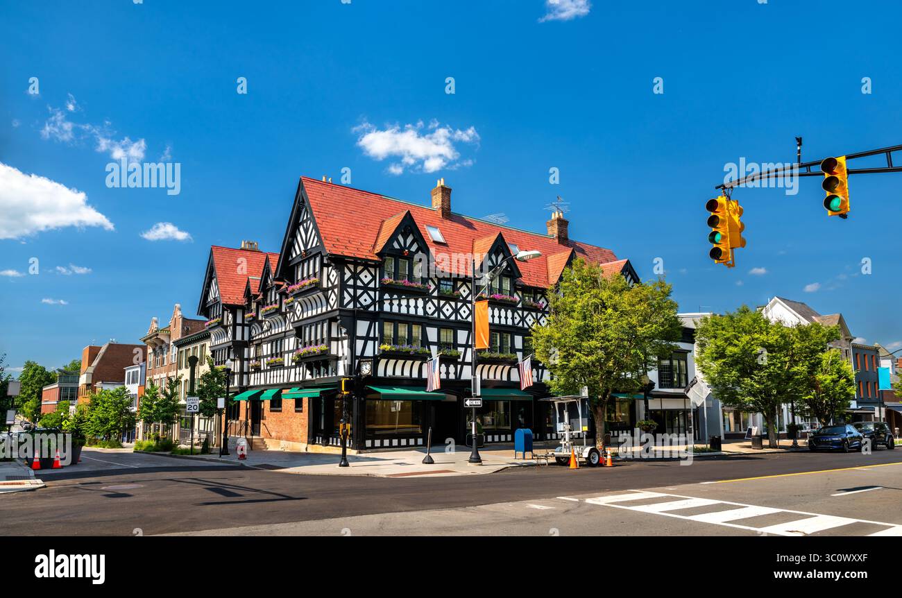 Tudor architecture hi-res stock photography and images - Alamy