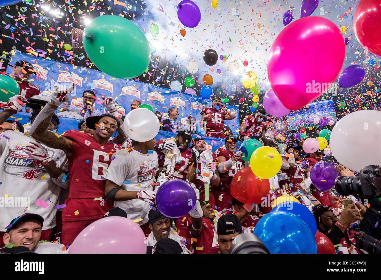 Washington state cougars football 2018 hi-res stock photography and ...