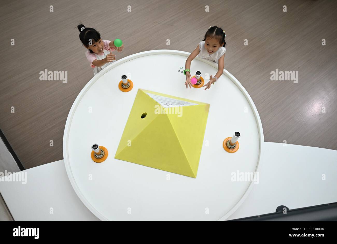 Students visit the science and technology museum during the summer ...