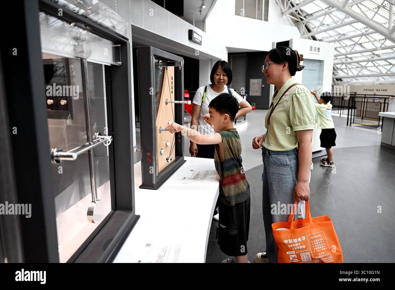 Students visit the science and technology museum during the summer ...