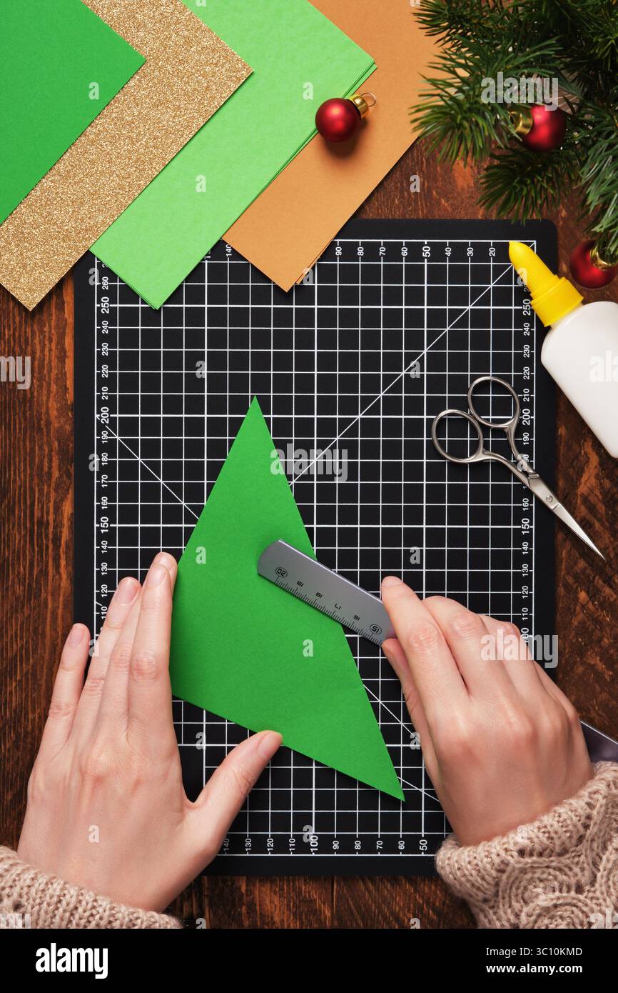 Let's make a simple paper craft. A bookmark in the shape of a Christmas ...