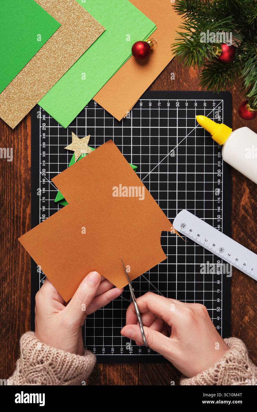 Let's make a simple paper craft. A bookmark in the shape of a Christmas ...