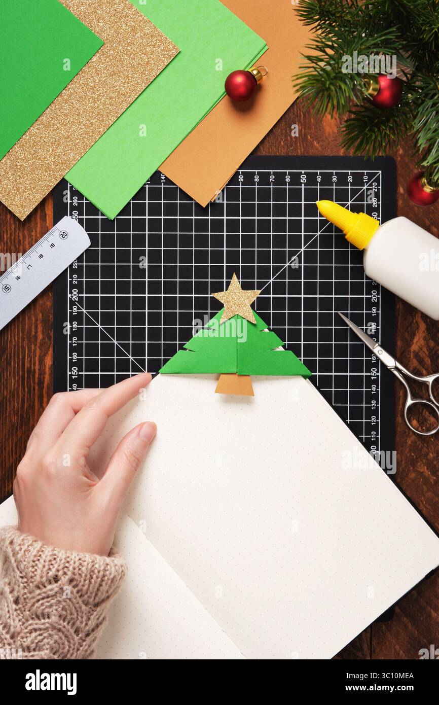 Let's make a simple paper craft. A bookmark in the shape of a Christmas ...