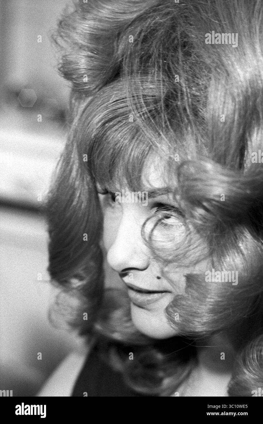 Three-quarter profile of AgnÃ¨s Spaak, sister of the well-known artist ...