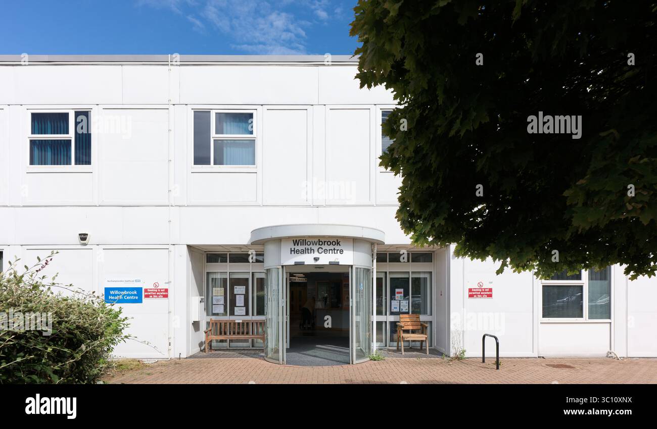 Entrance to the Willowbrook Health Centre, Willowbrook Health Complex ...